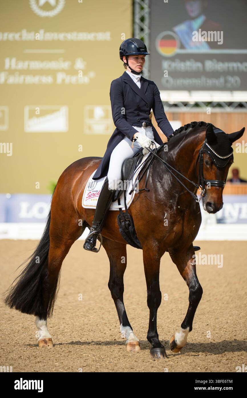 01 June 2025, Hamburg: Equestrian sport: German Show Jumping and ...
