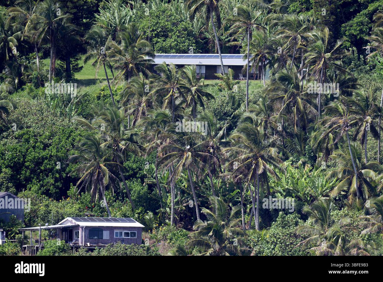 Solar panels on homes houses hi-res stock photography and images - Alamy