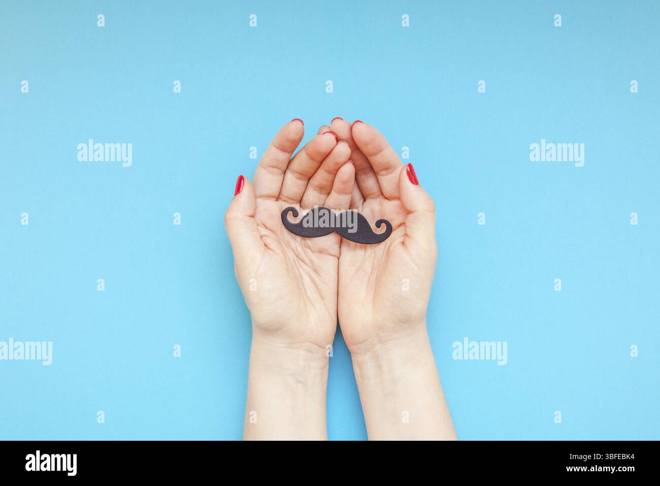 Creative flatlay top view retro black paper photo booth props ...