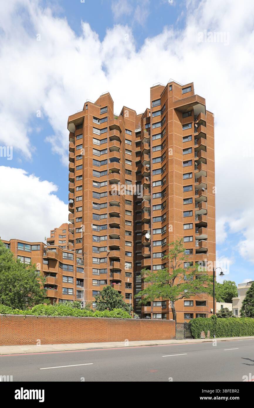 Chelsea Reach Tower, part of the 1980's Worlds End residential ...