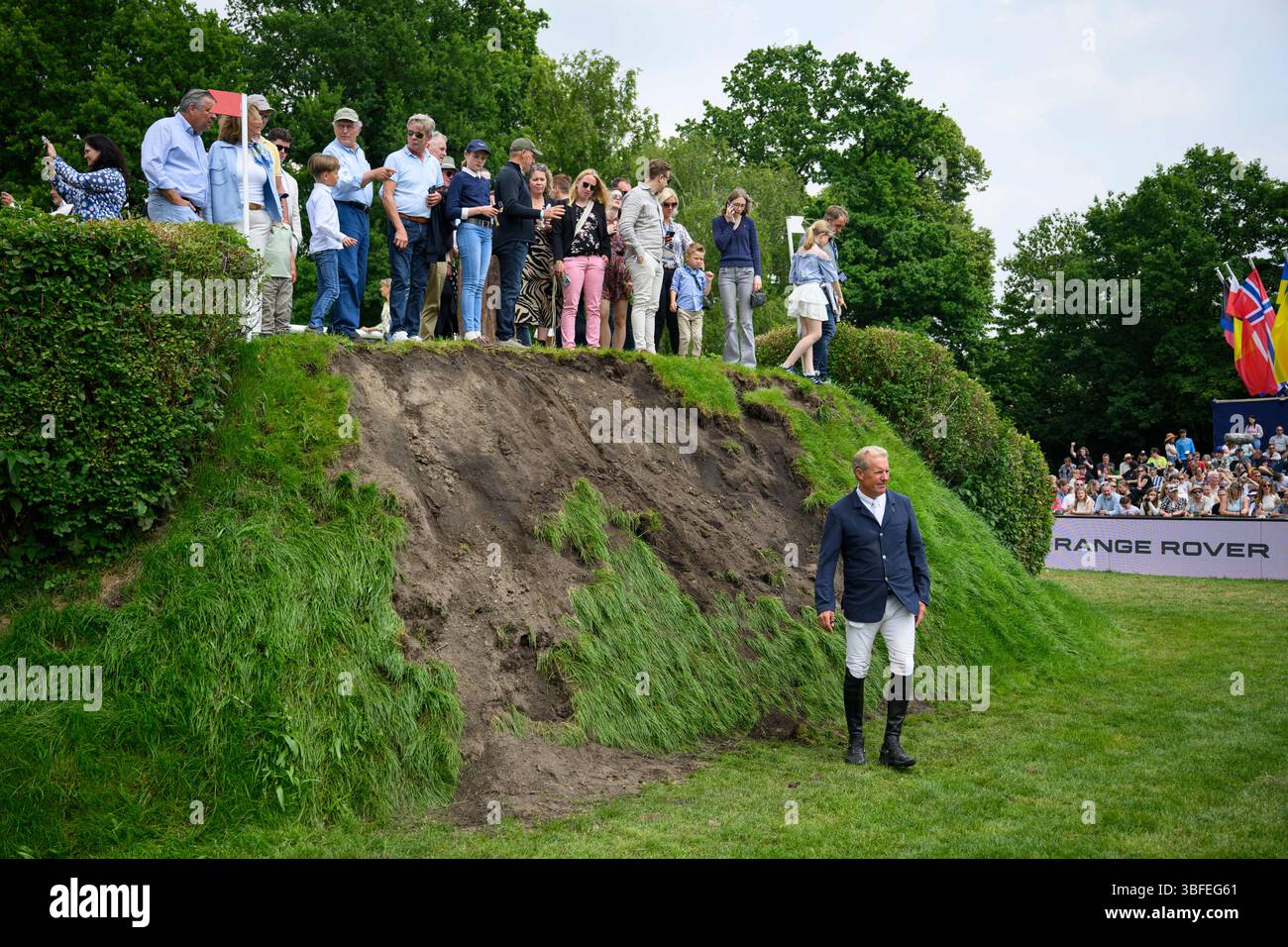 Hamburg, Germany. 01st June, 2025. Equestrian sport: show jumping ...