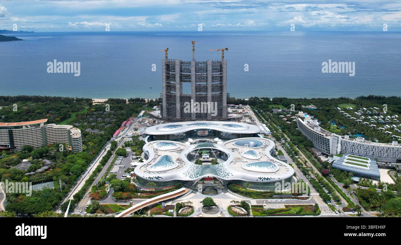 (250601) -- HAIKOU, June 1, 2025 (Xinhua) -- An aerial drone photo ...