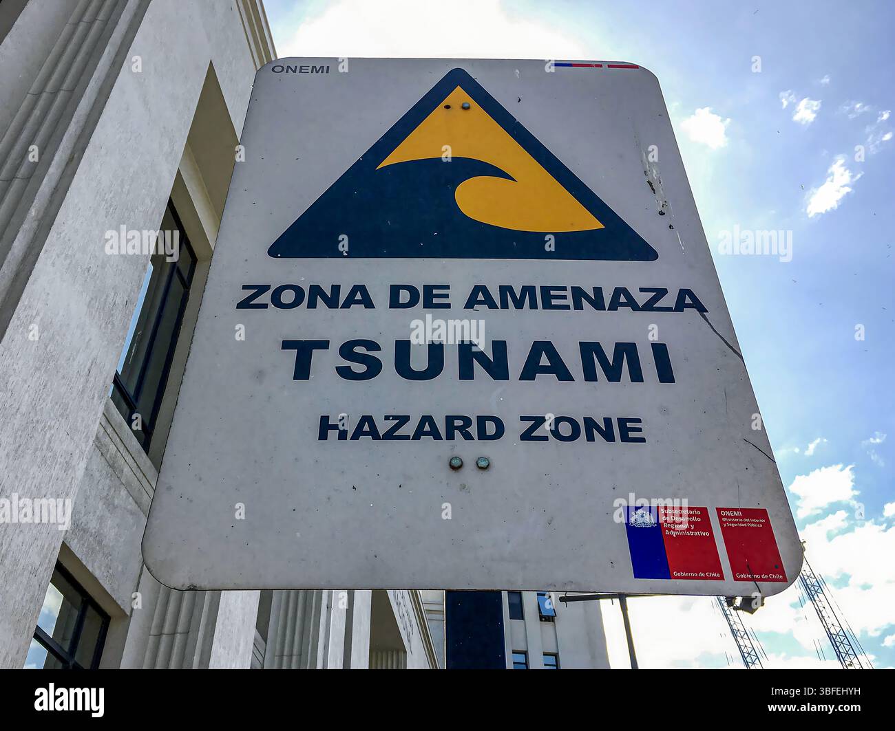 Valparaiso harbor, Chile: Tsunami danger zone sign "Zona de amenaza ...