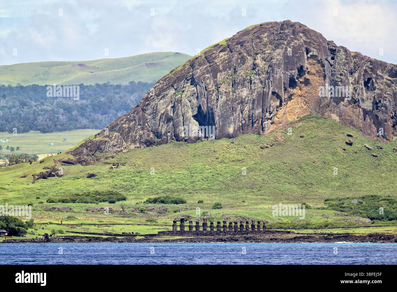 The famous line of 15 moai statues , ahu tongariki, on easter island ...