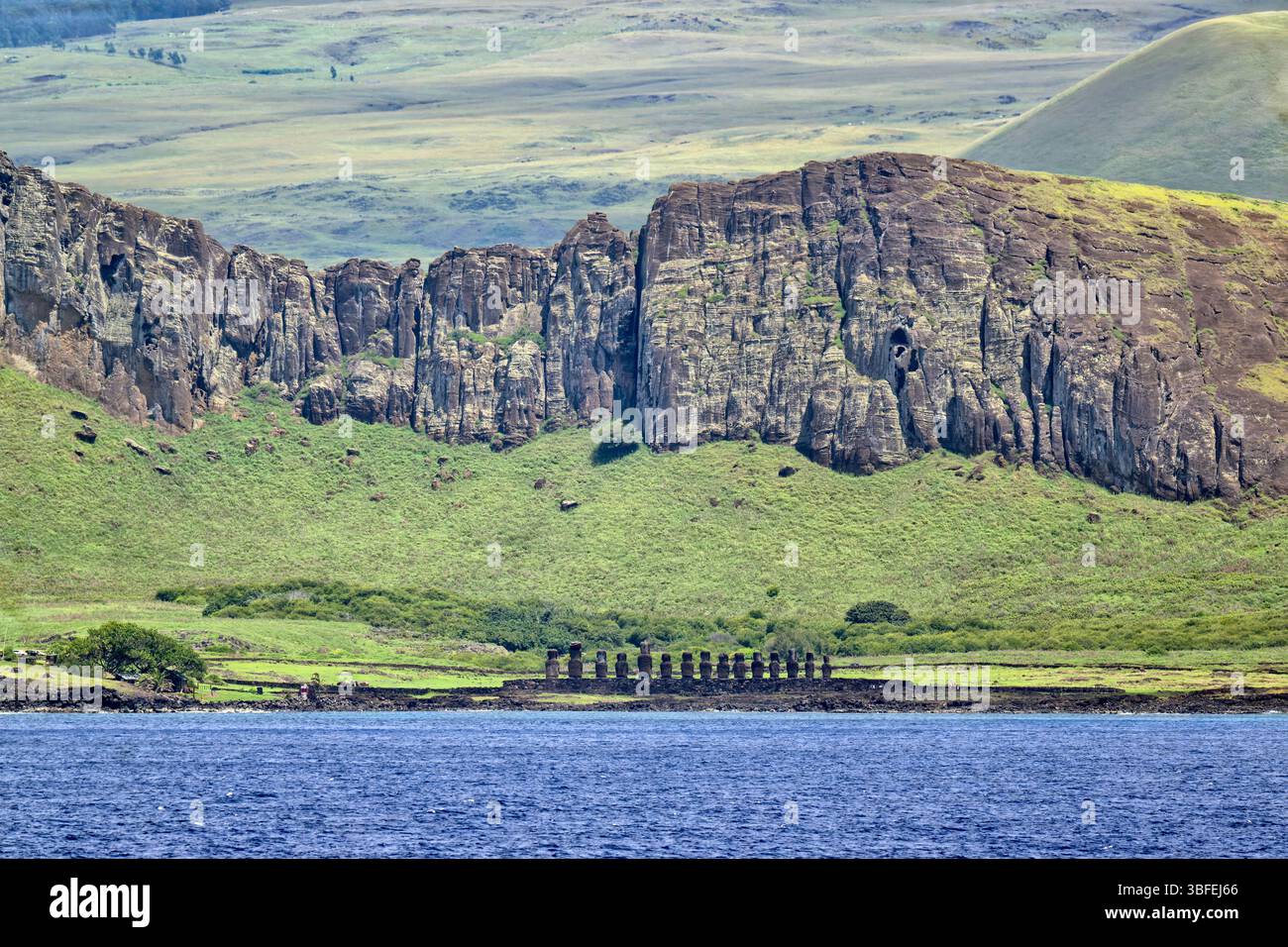 The famous line of 15 moai statues , ahu tongariki, on easter island ...
