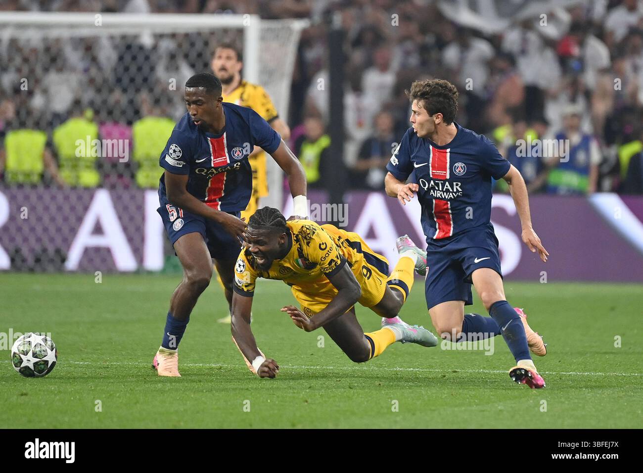 from left: Willian Pacho (PSG), Marcus THURAM (Milan), Joao Neves (PSG ...