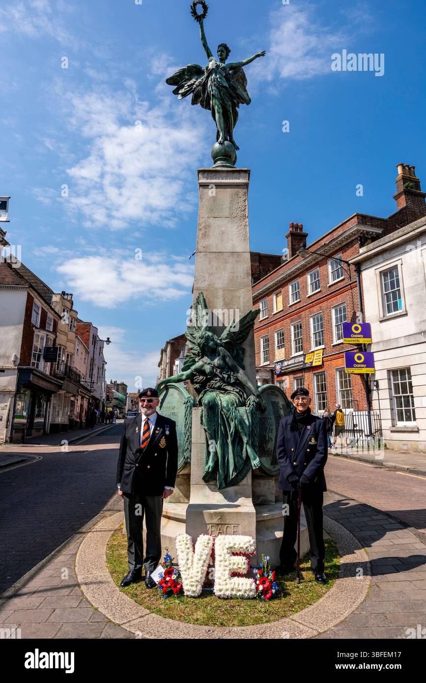 World war veterans pose hi-res stock photography and images - Alamy