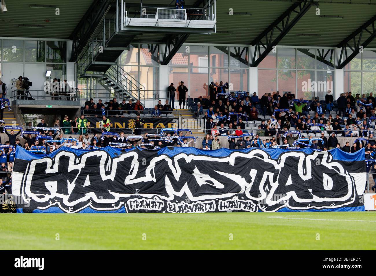 Halmstad, Sverige. 01st June, 2025. 250601 Halmstads tifo inför fotbollsmatchen i Allsvenskan ...