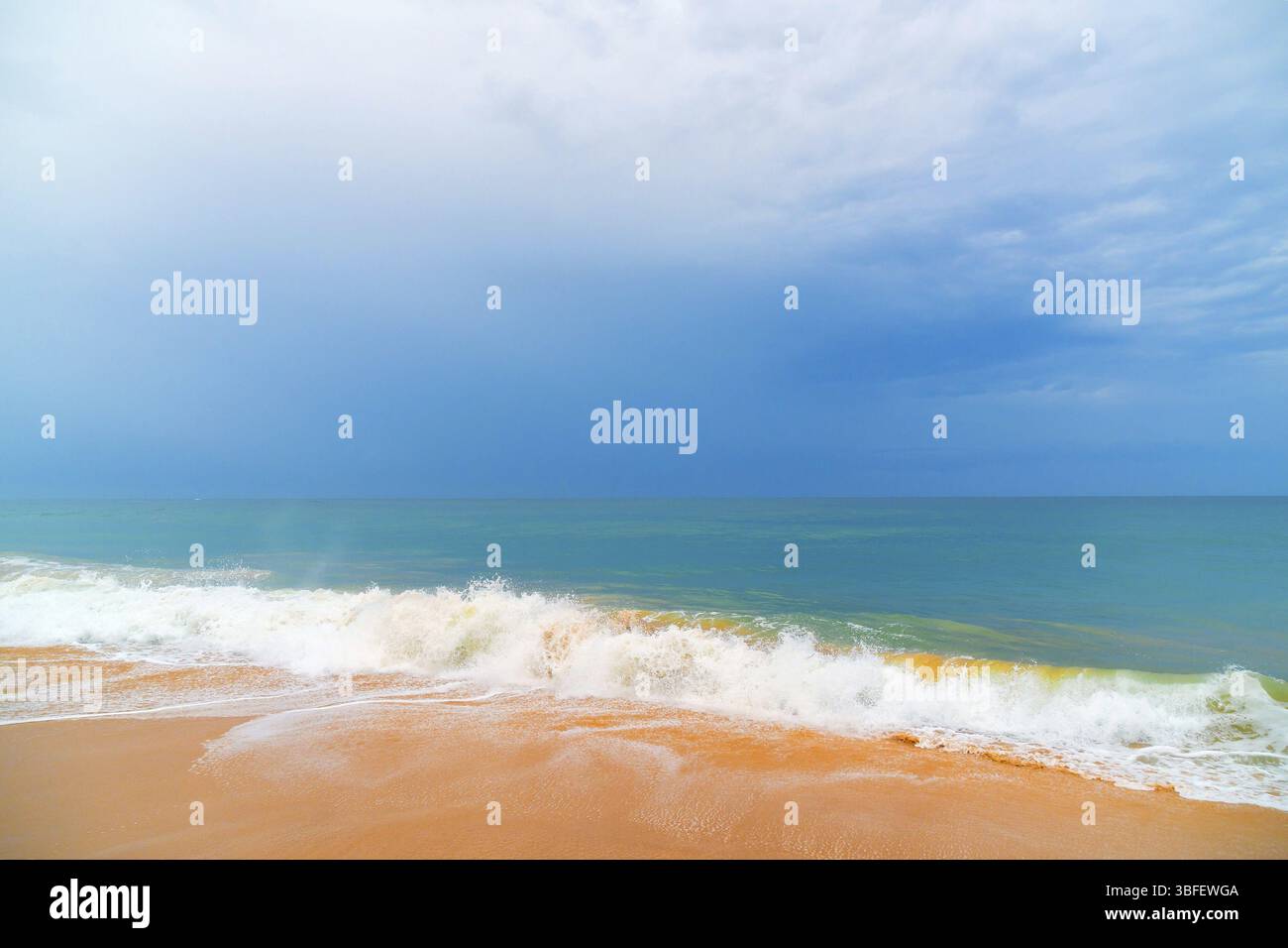 Running wave on sandy hi-res stock photography and images - Alamy