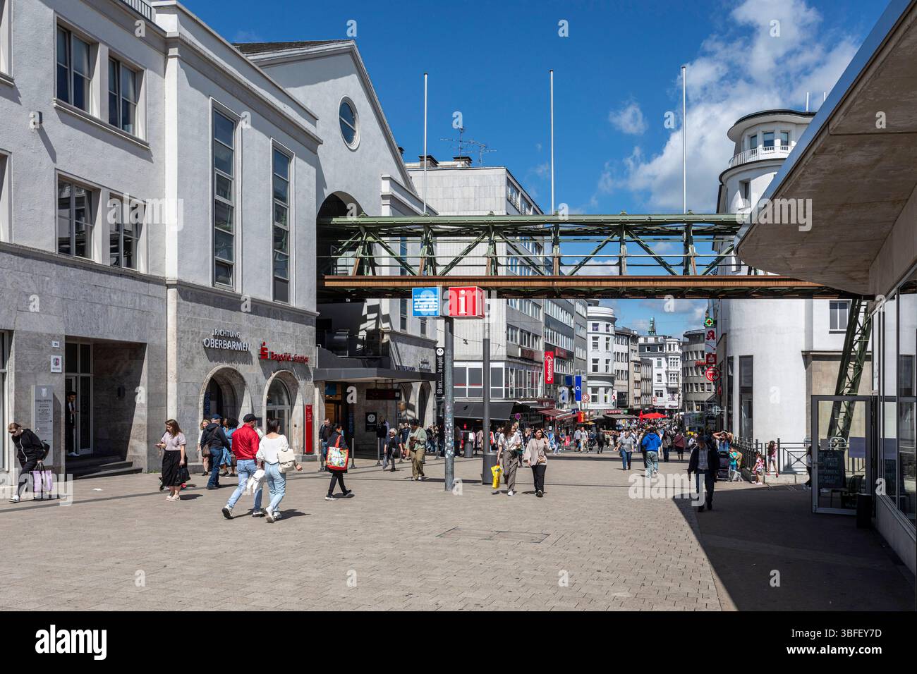 Wuppertaler Schwebebahn Fußgängerzone Alte Freiheit in Elberfeld ...