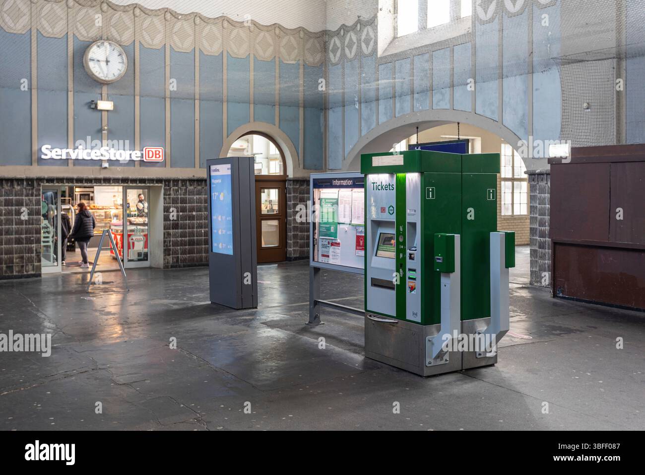 Public transit ticket machine hi-res stock photography and images - Alamy