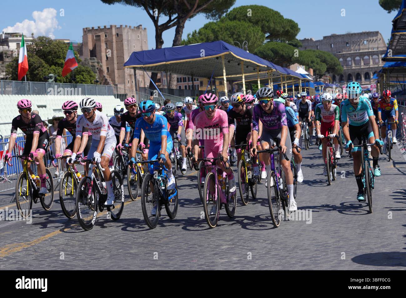Giro pink jersey Team Visma-Lease a Bike Simon Yates leads the pack ...