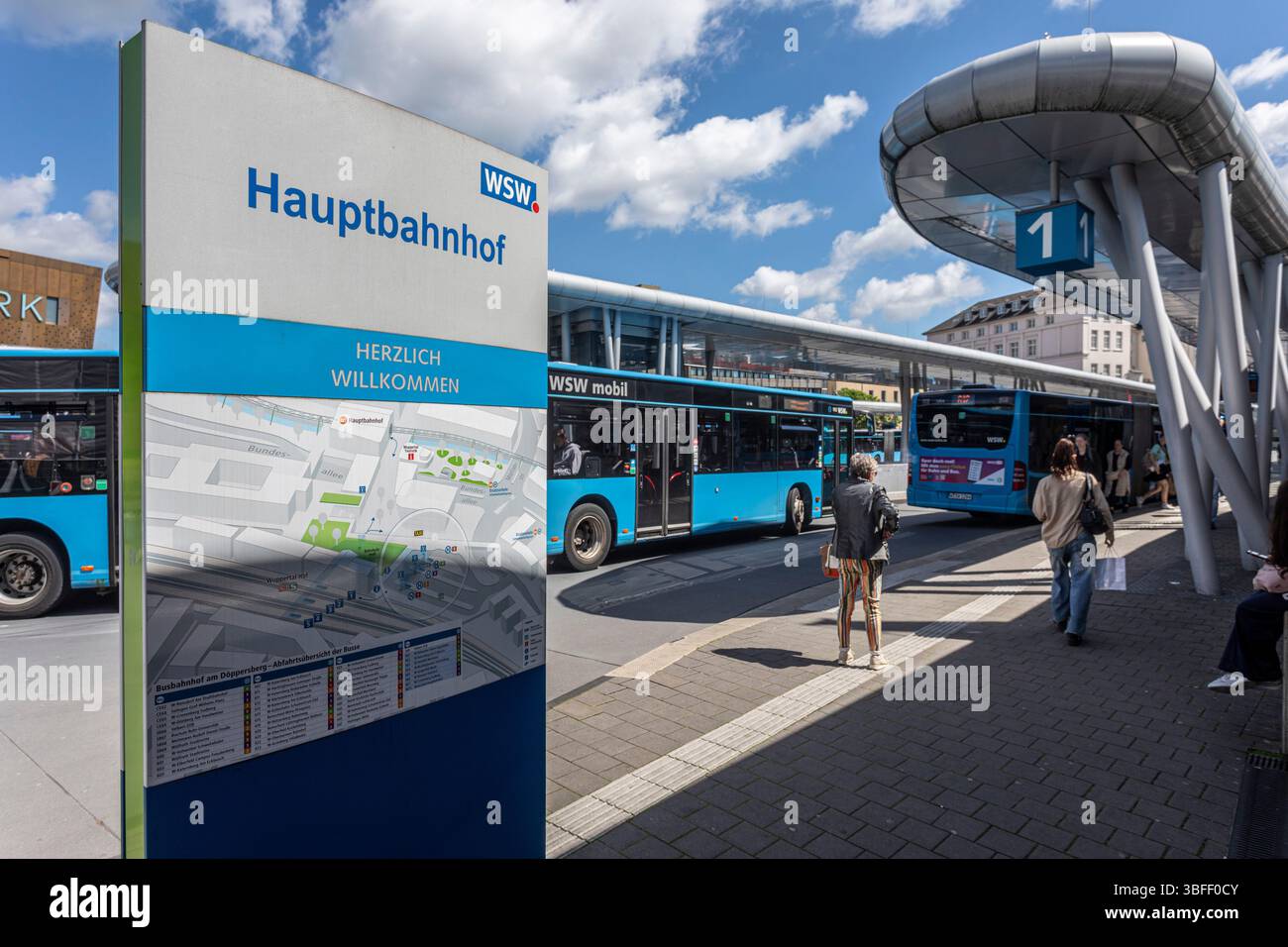 Bus local train main hi-res stock photography and images - Alamy