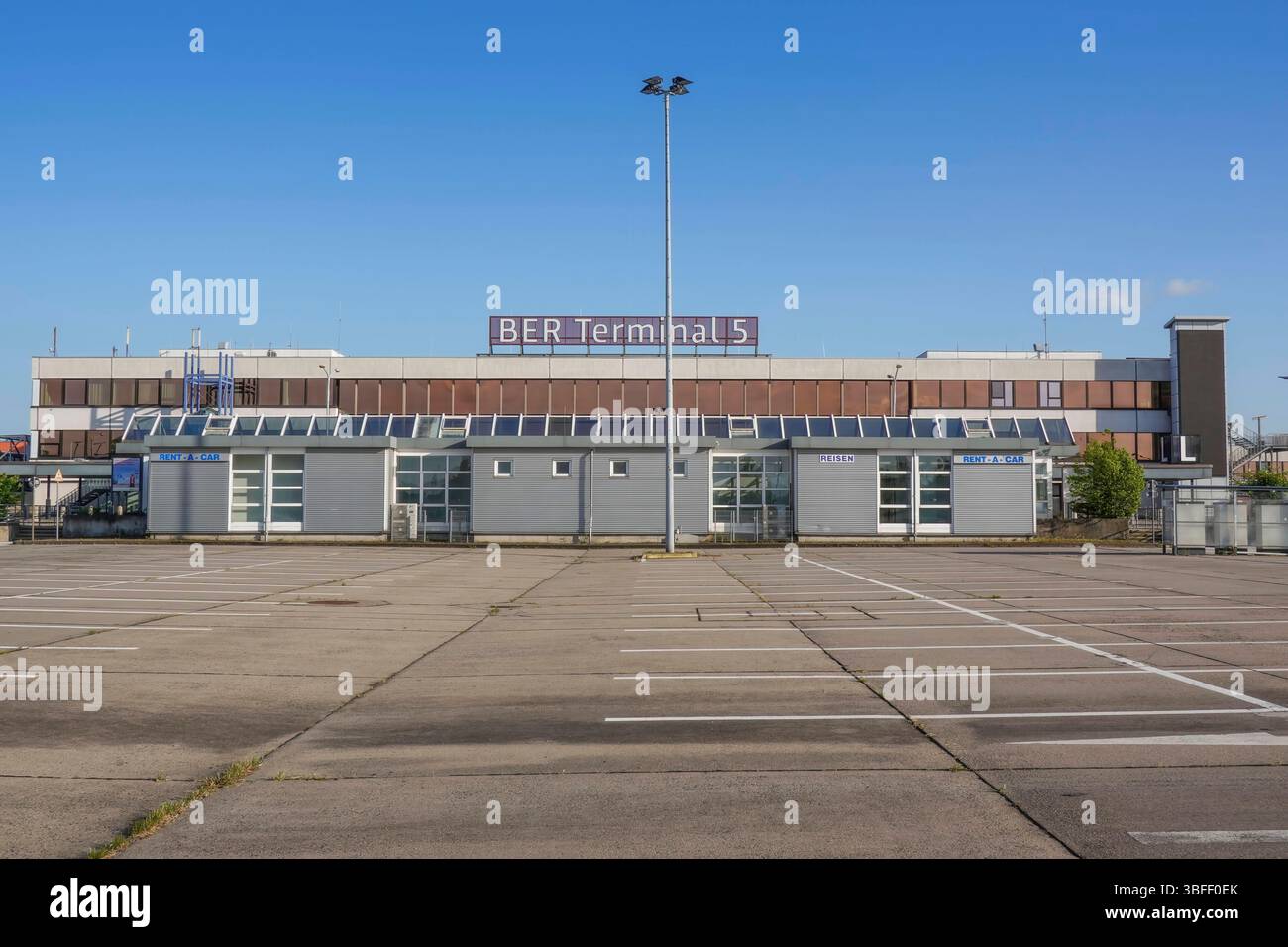 Flughafen BER Terminal 5, ehemaliger Flughafen SXF, Schönefeld ...