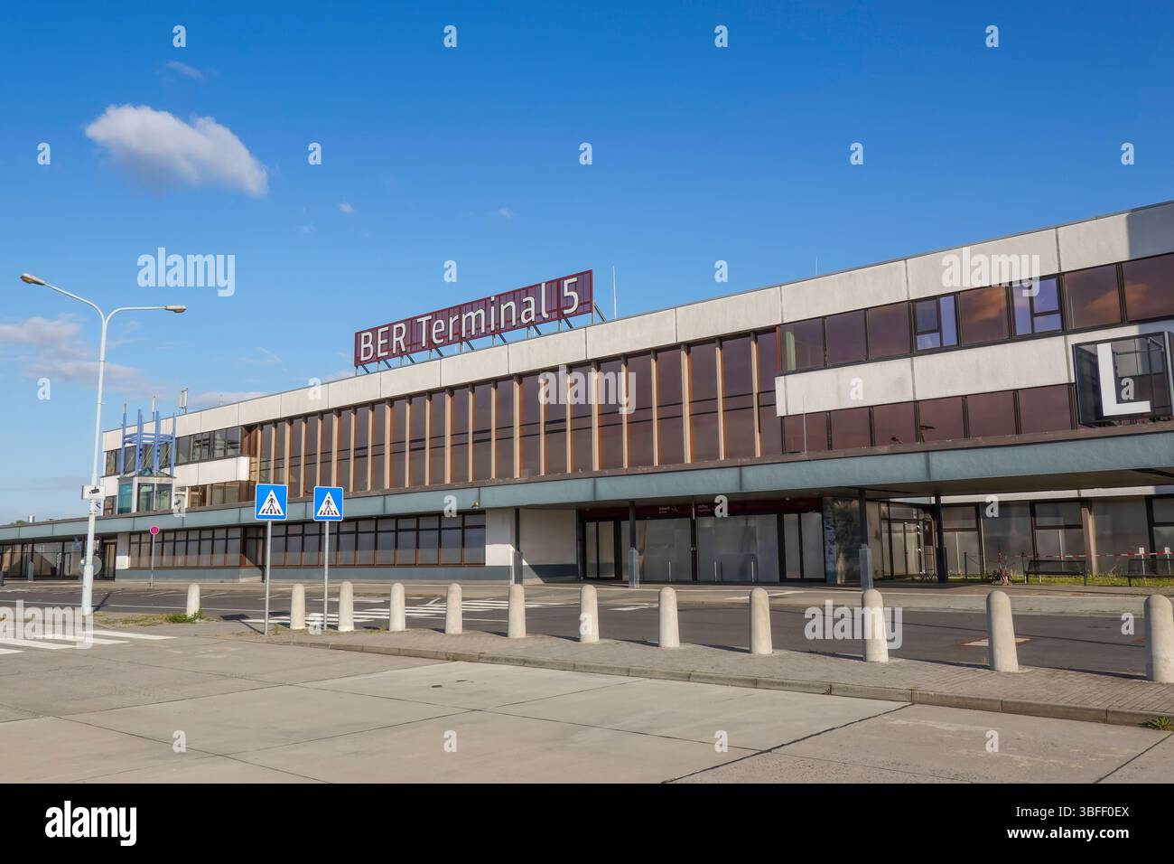 Flughafen BER Terminal 5, ehemaliger Flughafen SXF, Schönefeld, Brandenburg, Deutschland ...