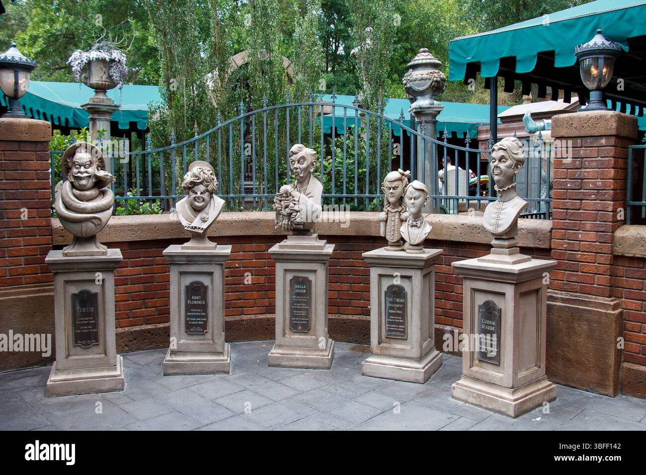 Walt disney world haunted mansion hi-res stock photography and images ...