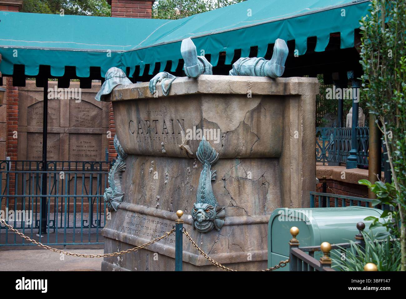 Walt disney world haunted mansion hi-res stock photography and images ...