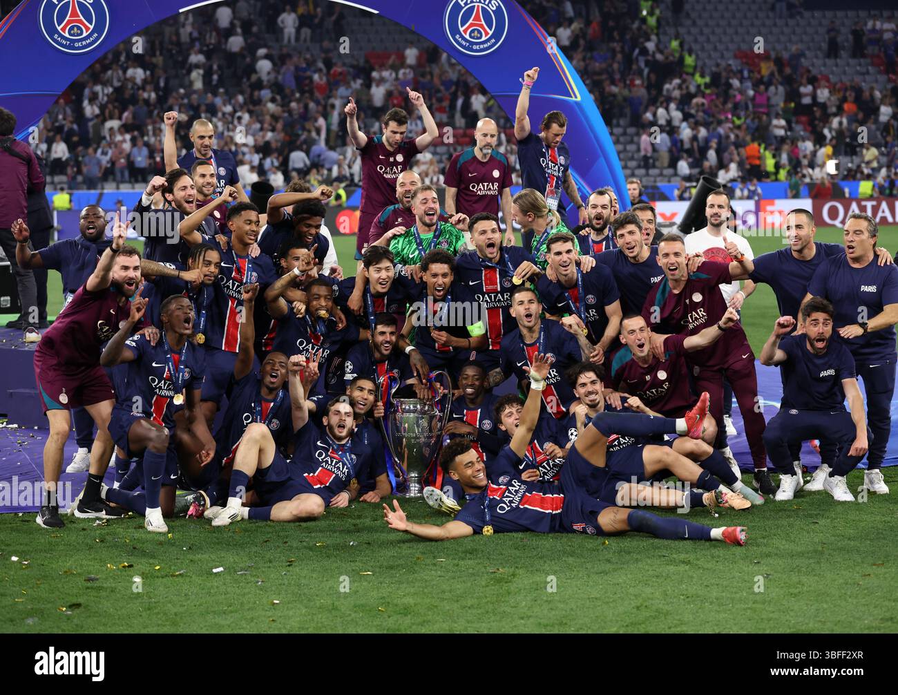 Munich, Germany. 31st May, 2025. PSG's players celebrate with the ...