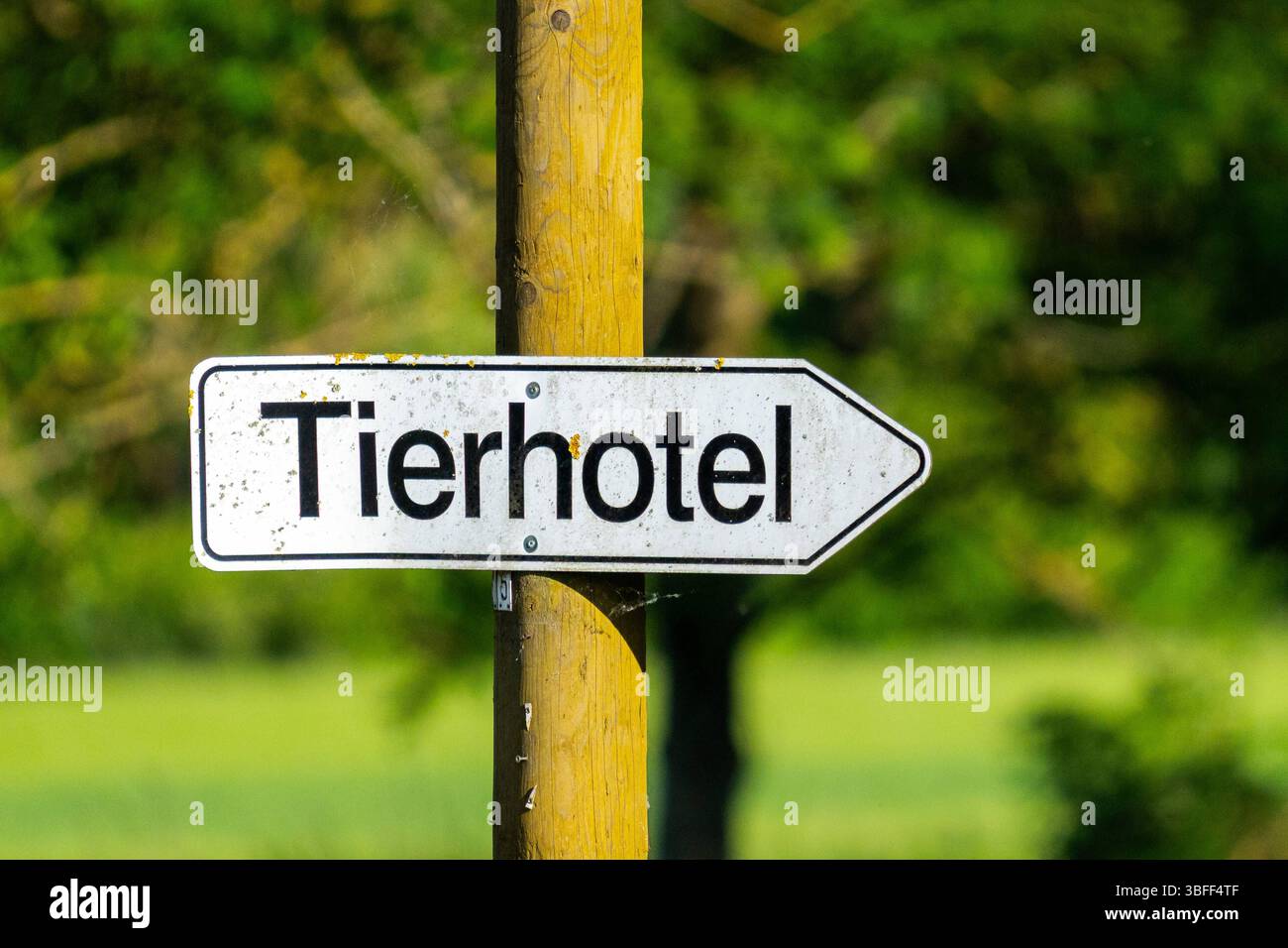 Weisses schild mit schwarzer aufschrift hi-res stock photography and ...