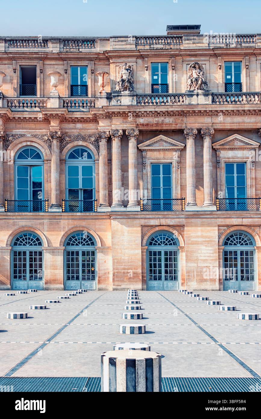 Palais royal 1639 hi-res stock photography and images - Alamy
