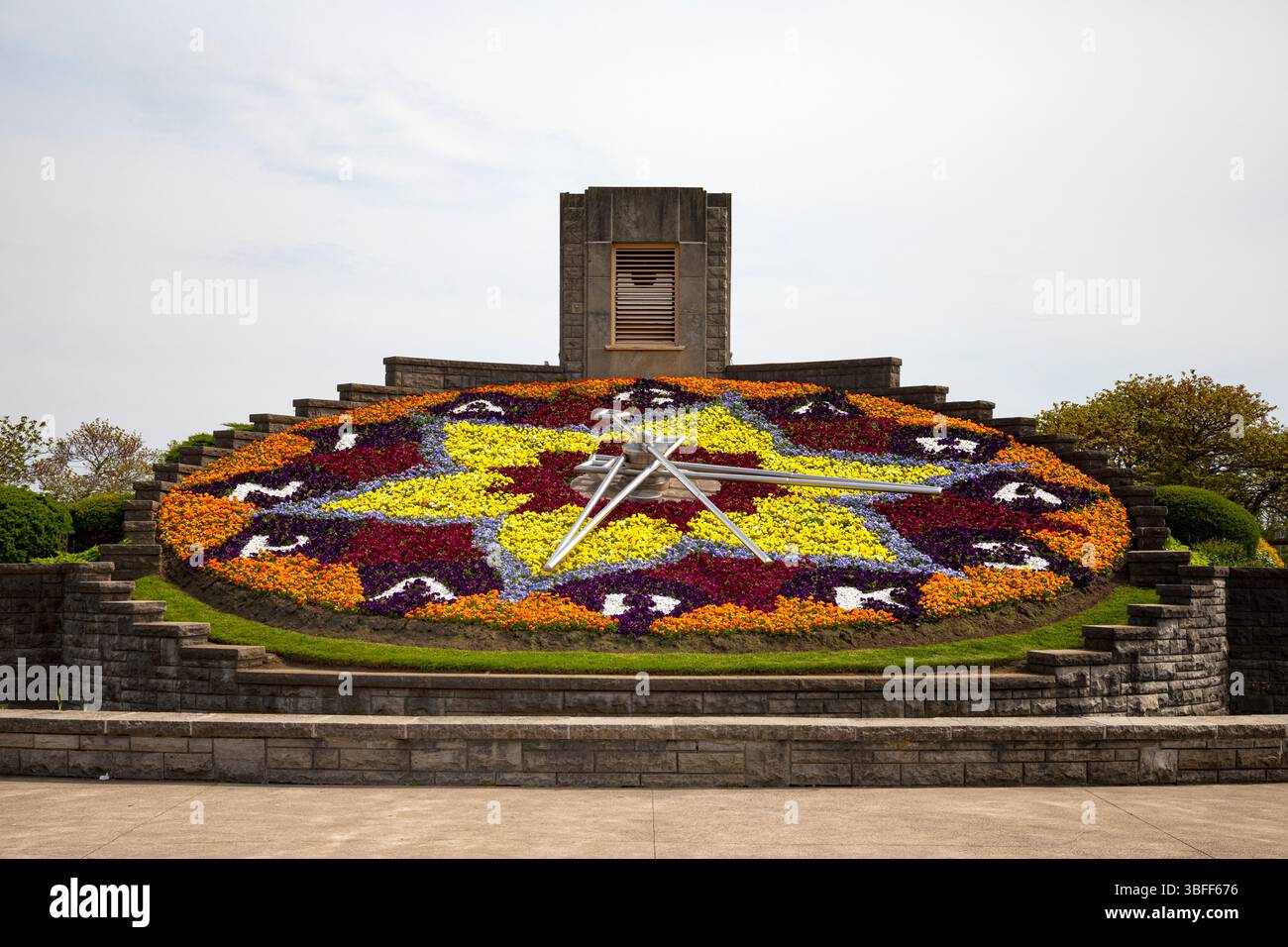 Flower clock niagara falls canada hi-res stock photography and images ...