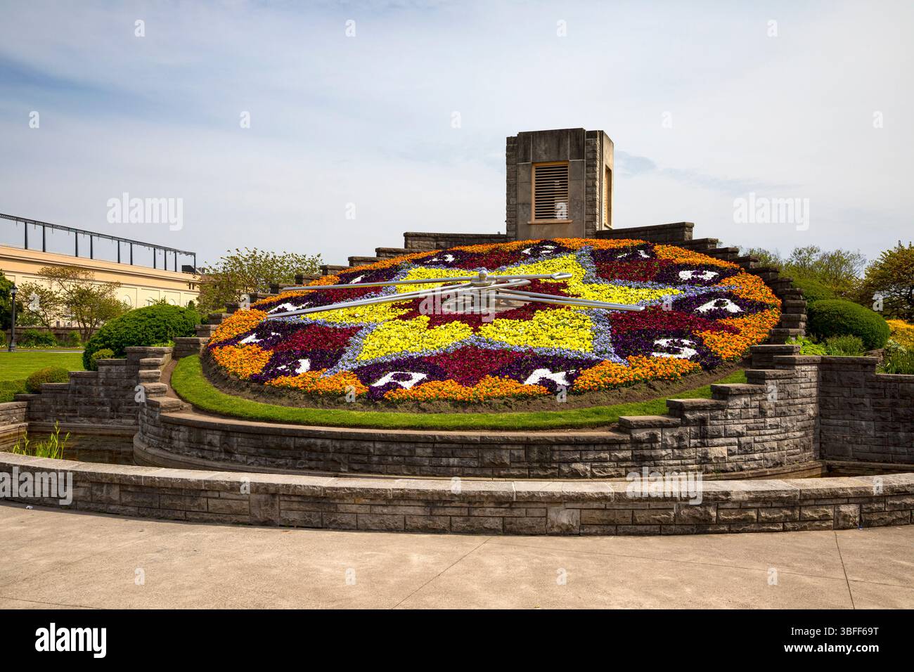 Flower clock niagara falls canada hi-res stock photography and images ...