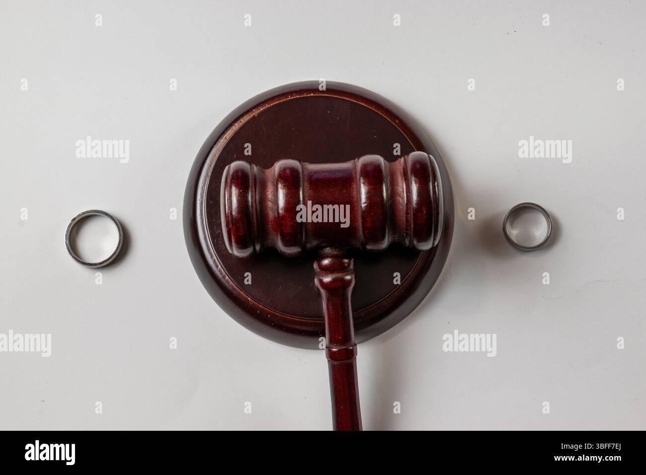 Legal divorce law hi-res stock photography and images - Alamy