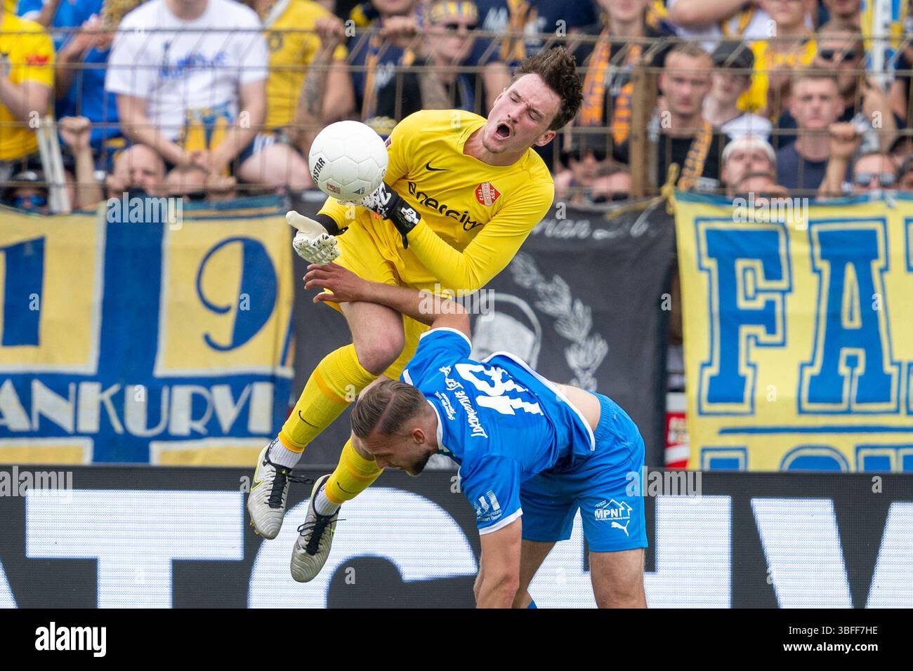 Garbsen, Germany. 01st June, 2025. Soccer: Regionalliga - promotion ...