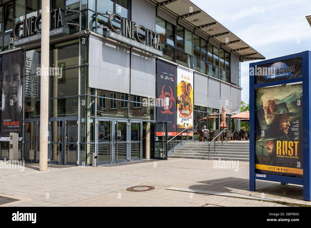 Filmplakatwerbung hi-res stock photography and images - Alamy
