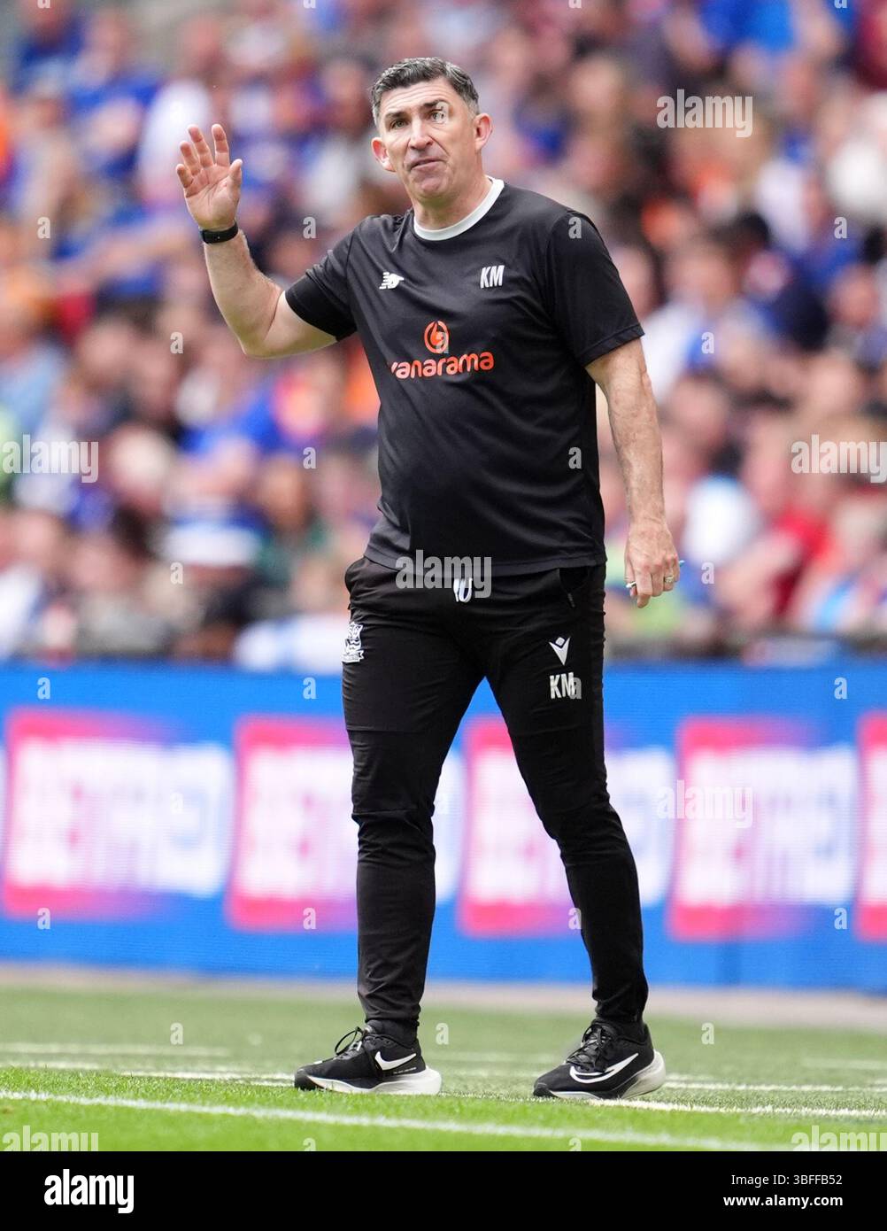 Southend United manager Kevin Maher on the touchline during the ...