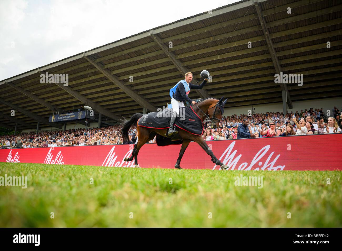 Hamburg, Germany. 01st June, 2025. Equestrian sport: Show jumping ...
