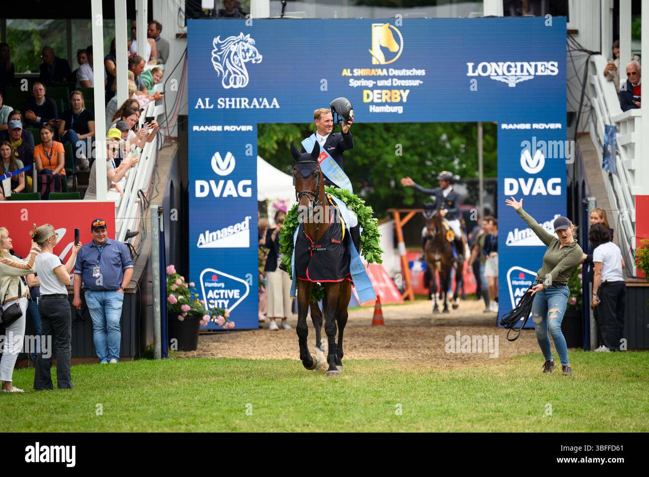 01 June 2025, Hamburg: Equestrian sport: Show jumping, German Show ...