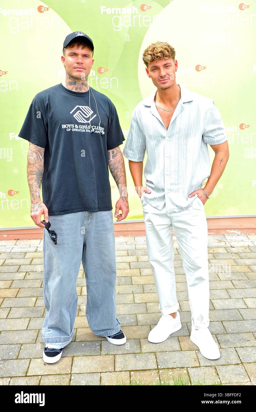 ZDF - Fernsehgarten. Sänger Karsten Walter und Rapper Coach Bennet ...