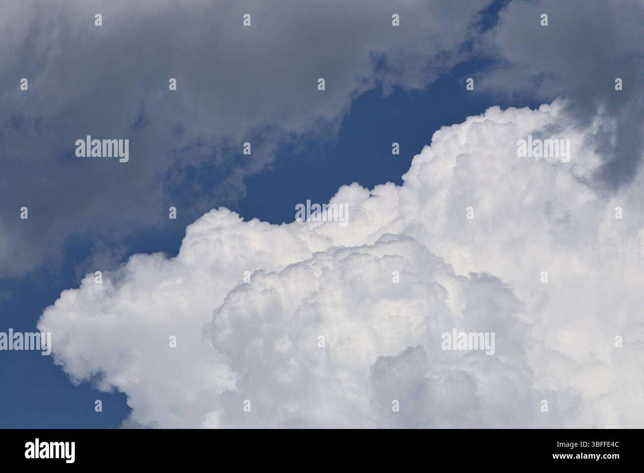 Himmel 31.05.2025, Ostramondra, Cumulus-Wolken Haufenwolke am Himmel *** Sky 31 05 2025 ...