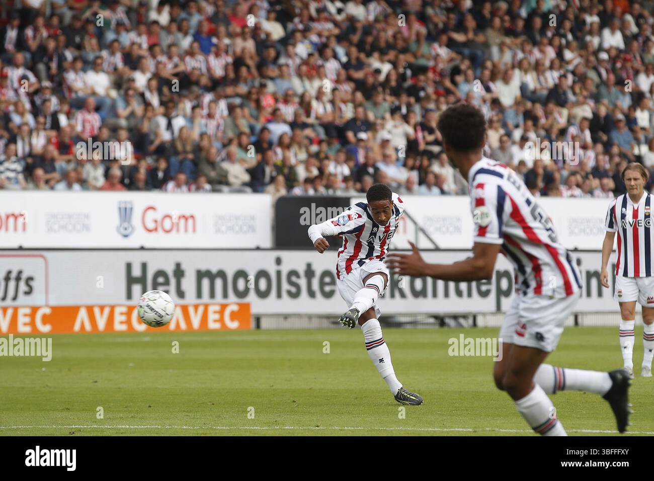 TILBURG - Rob Nizet of Willem II scores 1-2 during the Dutch final of ...