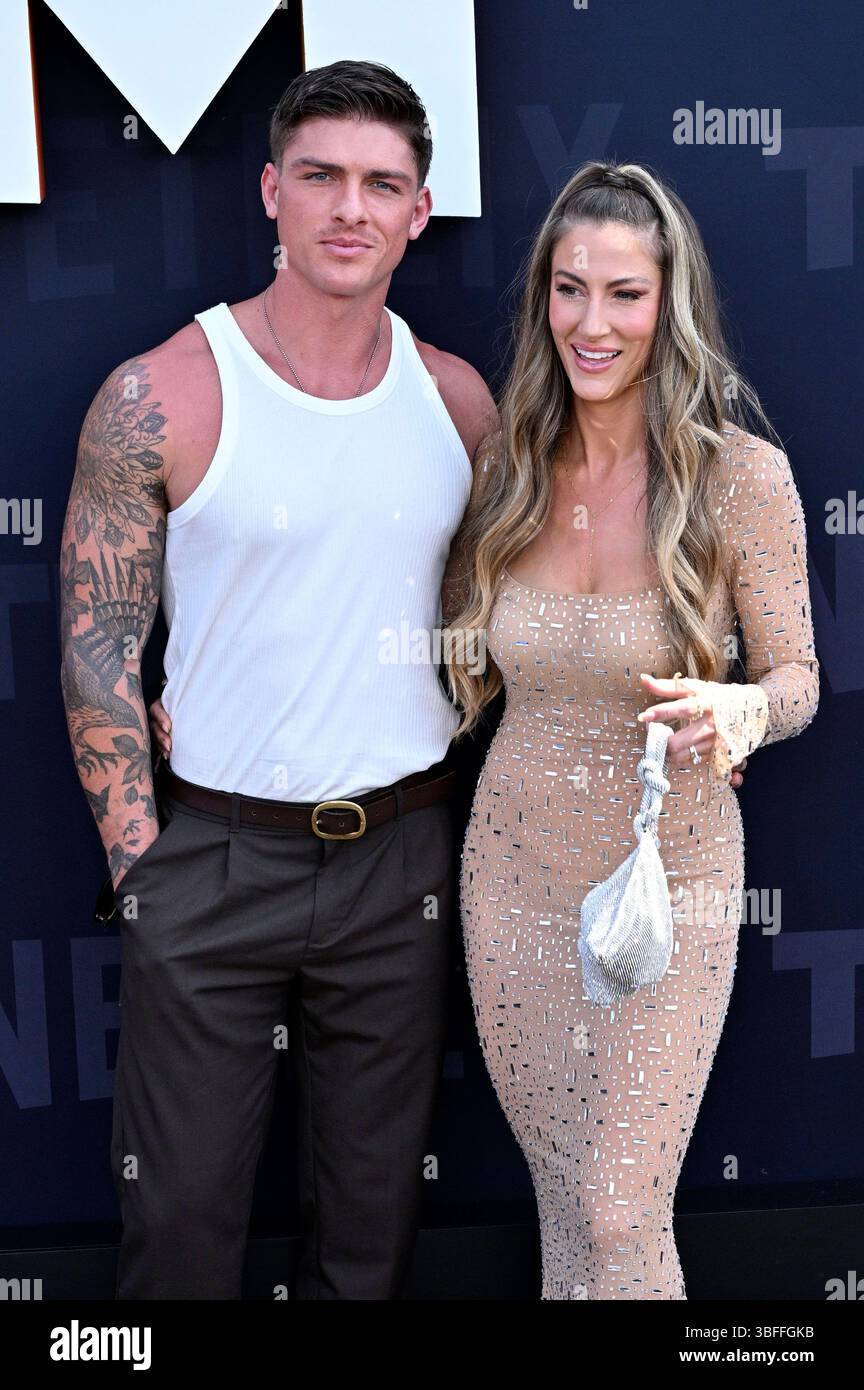 Austin Victoria und Lisa Victoria beim Fan-Event Netflix Tudum 2025 ...