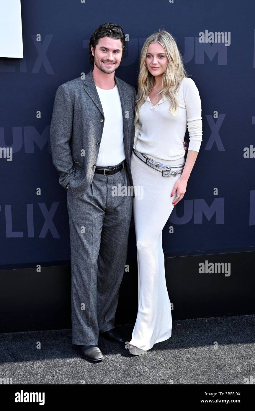 Chase Stokes mit Partnerin Kelsea Ballerini beim Fan-Event Netflix ...