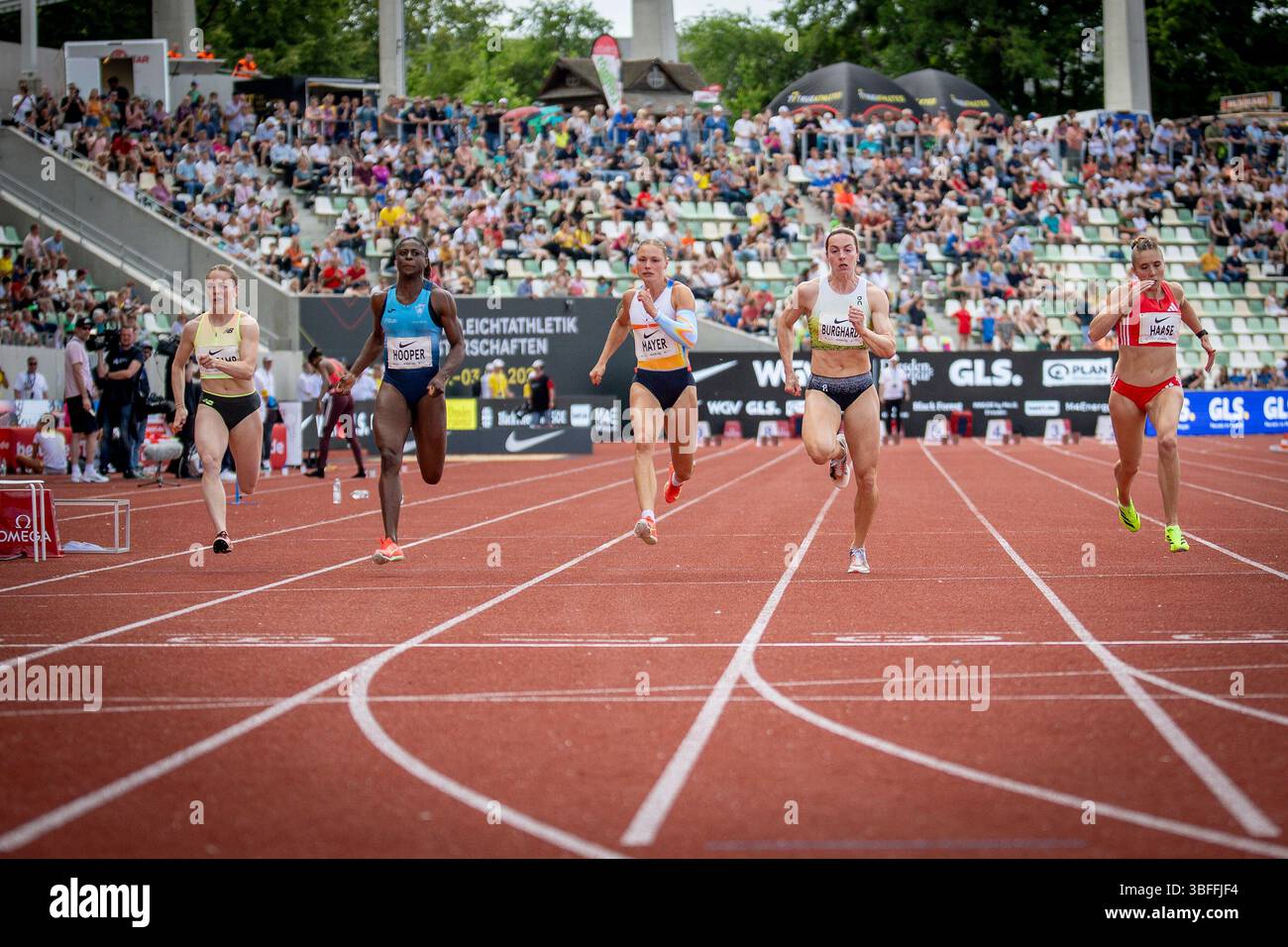 100m der Frauen, v.l. Emma VAN CAMP (SUI), Gloria HOOPER (ITA), Lisa MAYER (GER), Alexandra ...