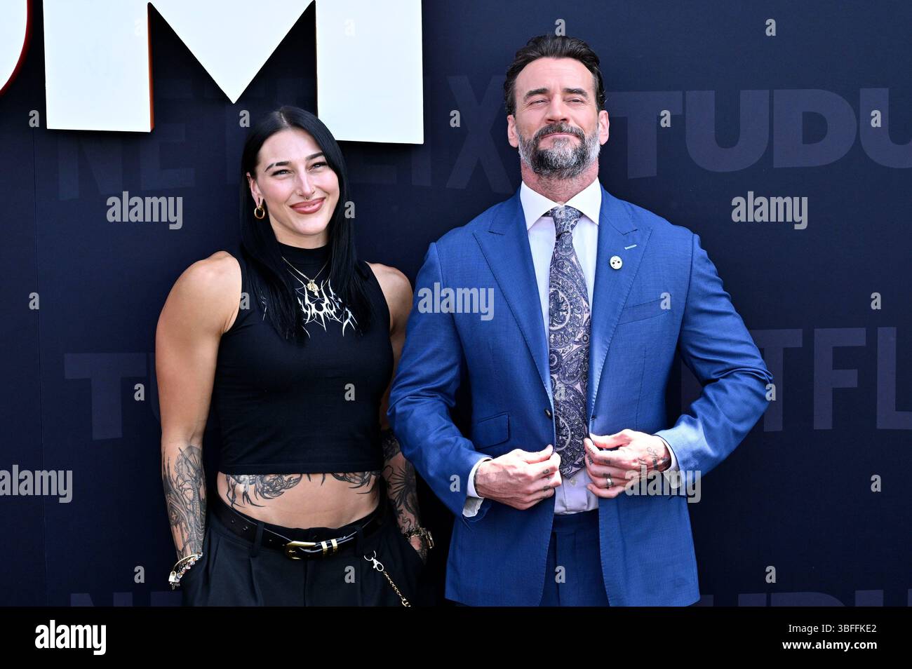 Rhea Ripley und CM Punk beim Fan-Event 'Netflix Tudum 2025: The Live ...