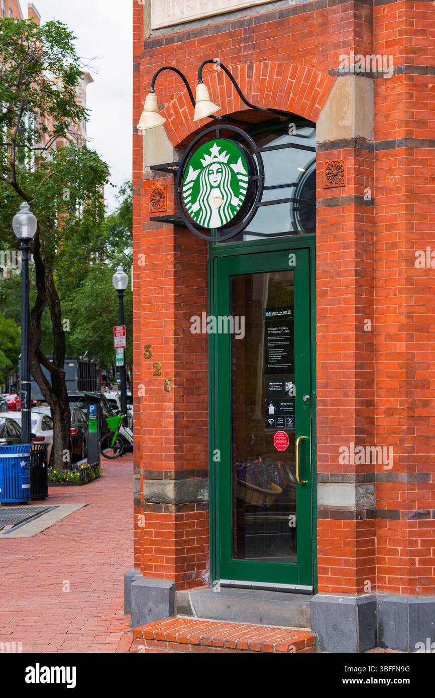 Starbucks storefront hi-res stock photography and images - Alamy