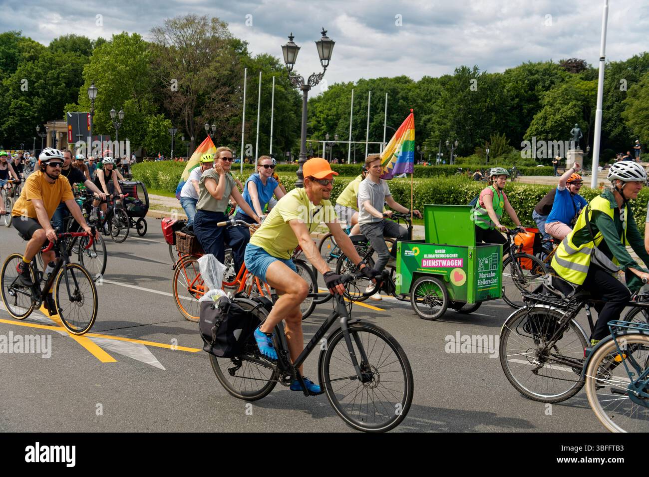 ADFC Sternfahrt Berlin 01.06.2025. Grosser Stern, Tiergarten, Berlin ...