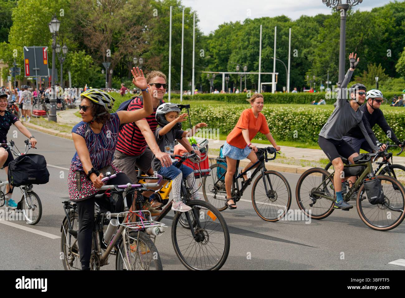 ADFC Sternfahrt Berlin 01.06.2025. Grosser Stern, Tiergarten, Berlin ...