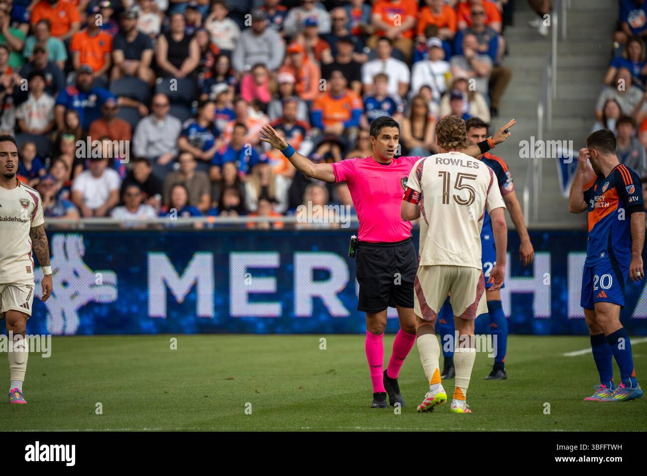 Cincinnati, Ohio, USA. 31st May, 2025. Referee Alexis Da Silva giving D ...