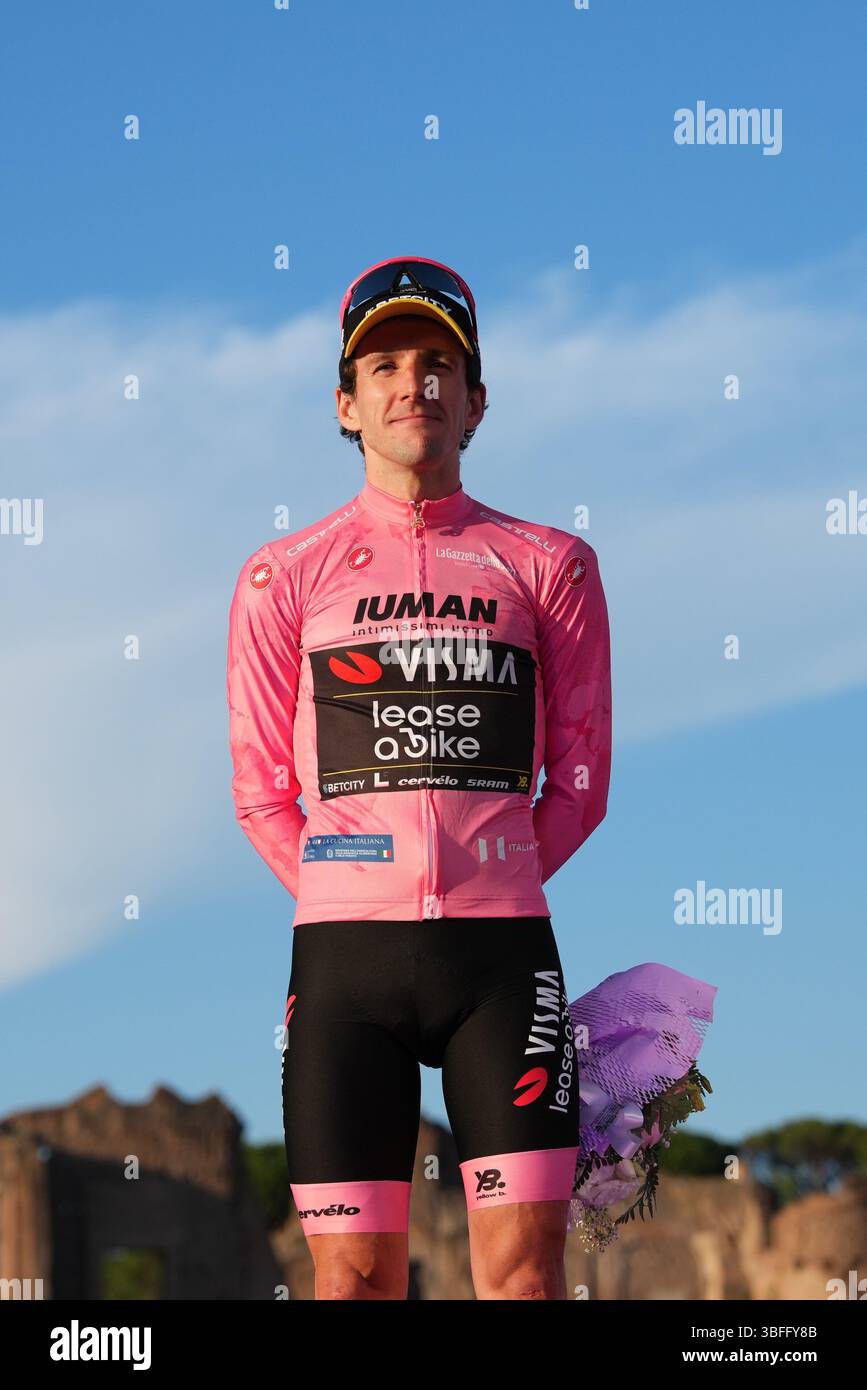 Roma, Italy. 01st June, 2025. Britain's Simon Philip Yates of Team ...