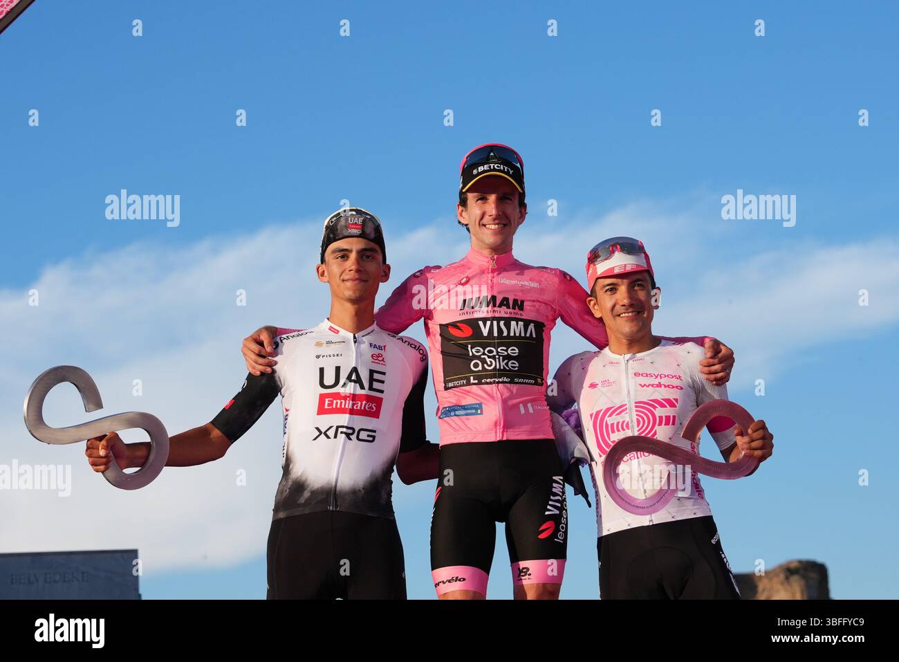 Roma, Italy. 01st June, 2025. Britain's Simon Philip Yates of Team ...