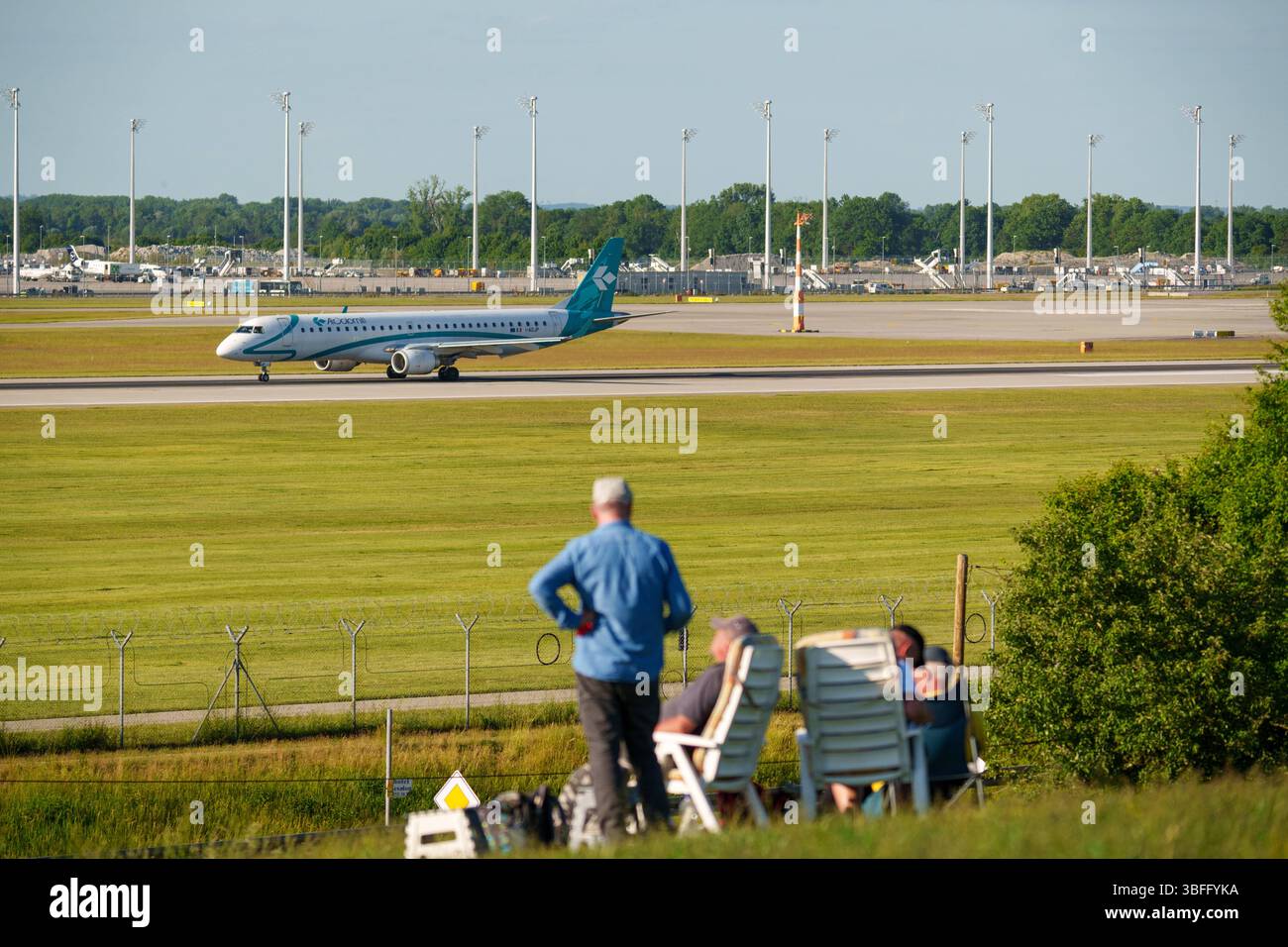 Flughafenbesucher hi-res stock photography and images - Alamy