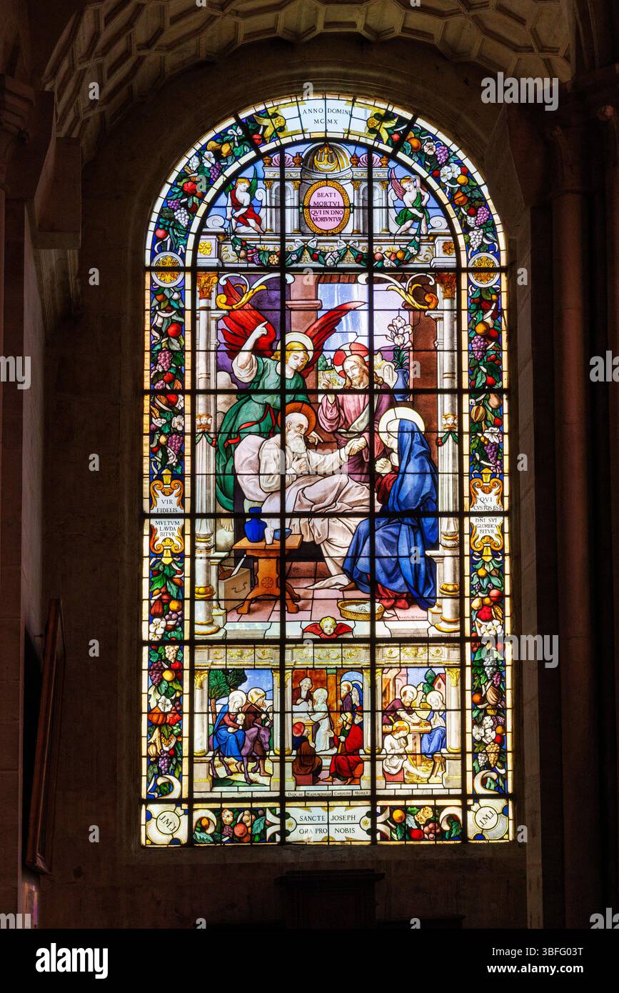 Saint joseph stained glass hi-res stock photography and images - Alamy