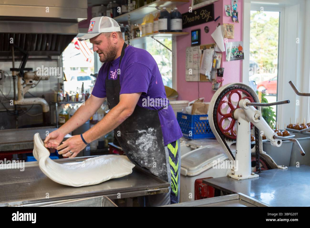 Bruce's Candy Kitchen, Cannon Beach, Oregon - September 2nd 2017: A ...