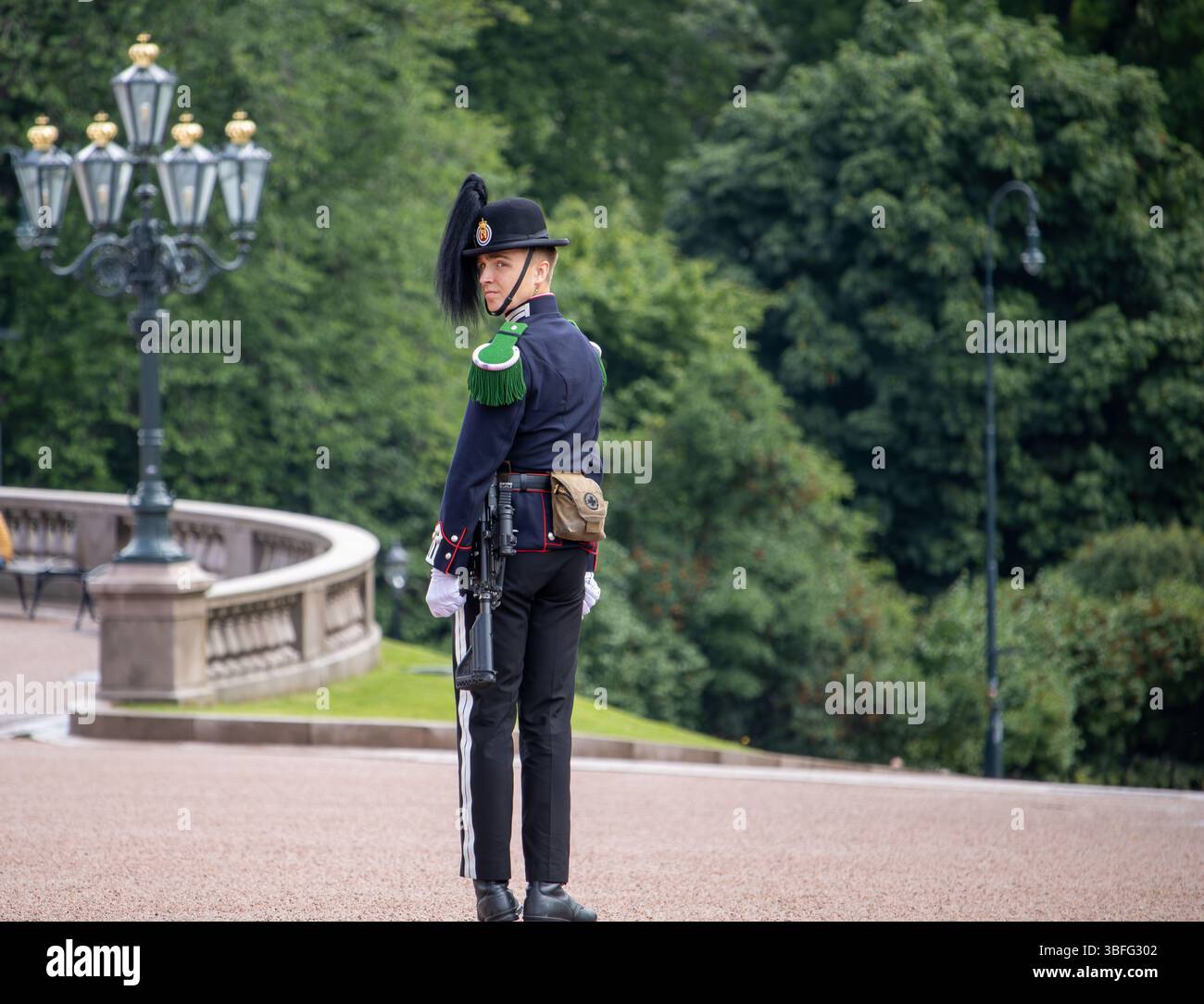 Wachposten der Königlichen Garde am königlichen Schloss, Oslo ...
