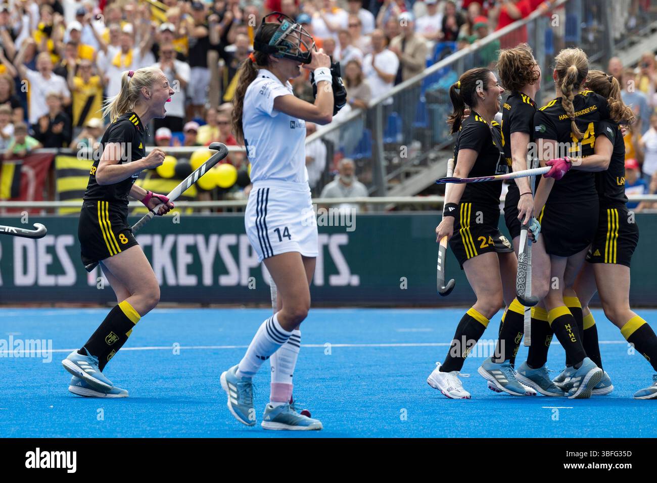 Jubilation for Emilia LANDSHUT (HTHC 5, right) after the goal to make ...